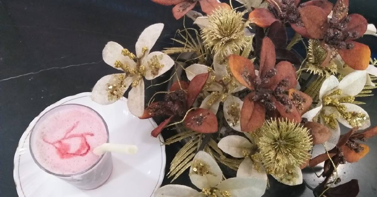 Black current and strawberry milk shake Recipe by Nargis shaikh Shaukat ...