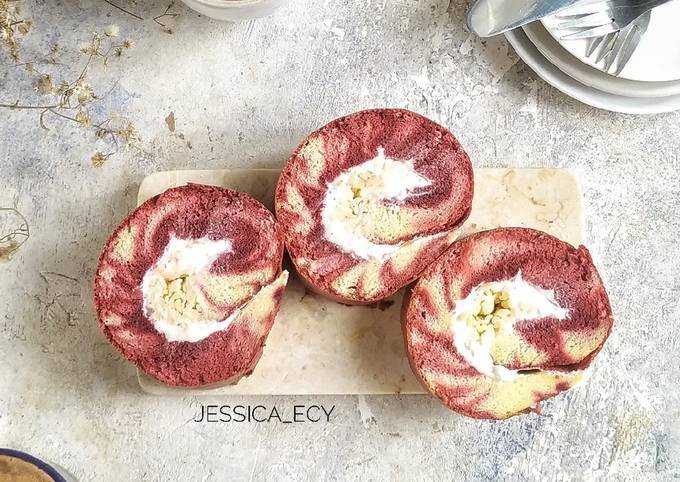 Resep Hurricane Red Velvet Swiss Roll Cake oleh Ecy - Cookpad