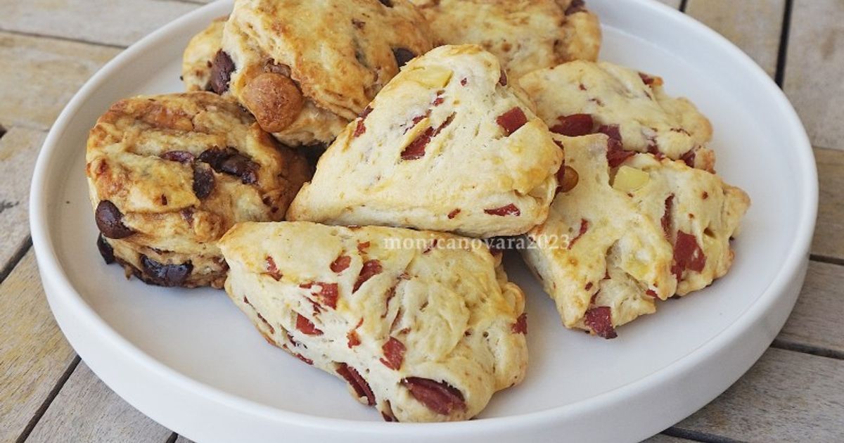 Resep Smoked Beef & Cheese Scones oleh Monica Novara H. - Cookpad