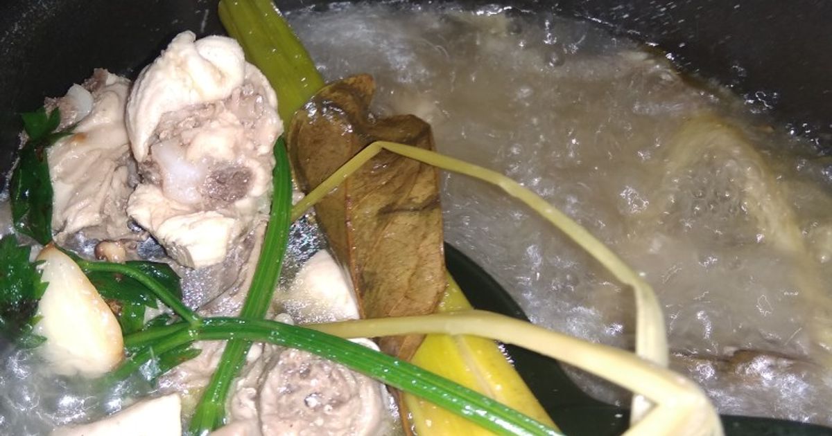 Resep Sop Ayam (A La) Pak Min oleh Sitiyoana - Cookpad