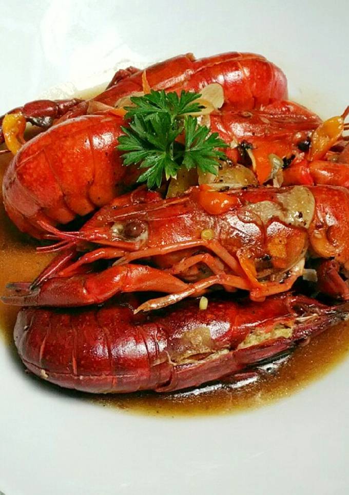 Resep Lobster Saus Tiram Lada Hitam oleh Nur Erma - Cookpad