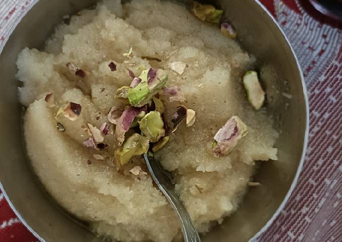 Suji halwa Recipe by Baljinder kaur - Cookpad
