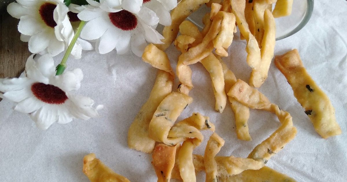 Resep Stik Bawang Seledri oleh Lussy Andri - Cookpad
