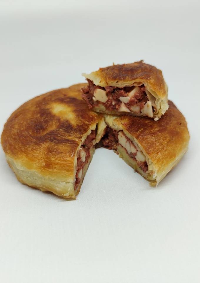 Resep Chinese Beef & Meg Cheese Pie Puff Pastry oleh Chef Yonas - Cookpad