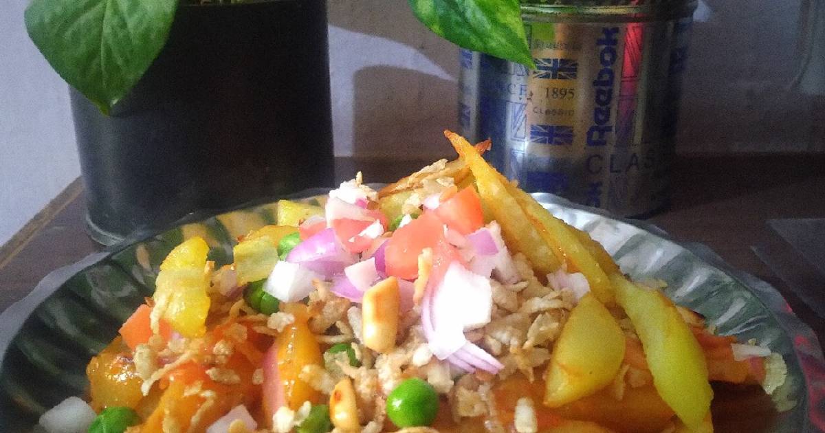 Crispy potatoes flattened rice chat Recipe by Deepika Sharma - Cookpad