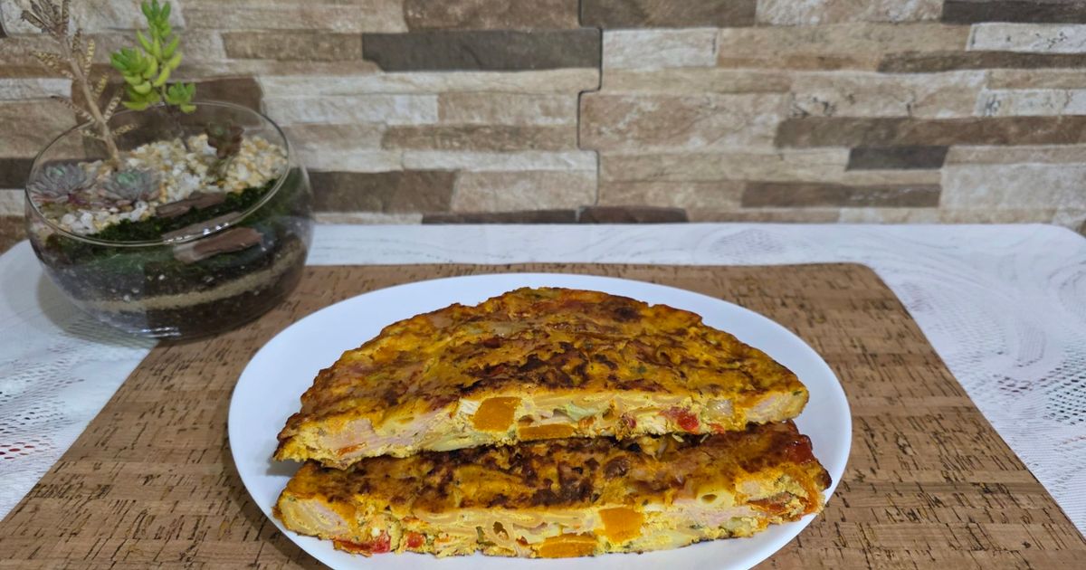 Tortilla De Pasta, Pollo Y Más Receta de Carolina Olivera G.- Cookpad