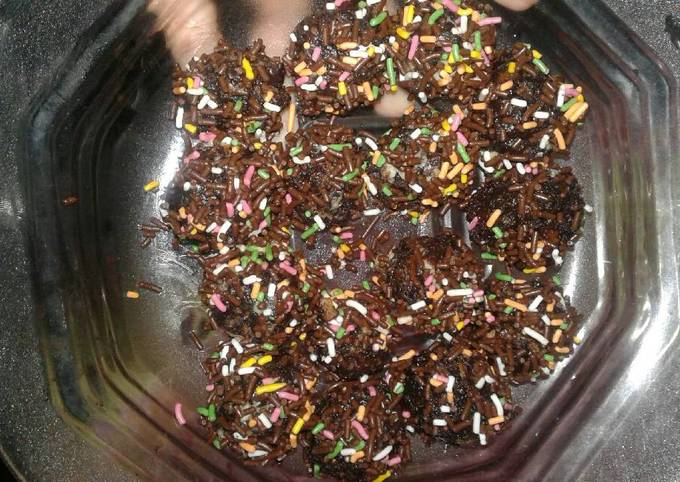 Resep Kue Bola coklat biskuit Simpel oleh dinarahayu4 - Cookpad Resep Kue Bola coklat biskuit Simpel oleh dinarahayu4 - Cookpad