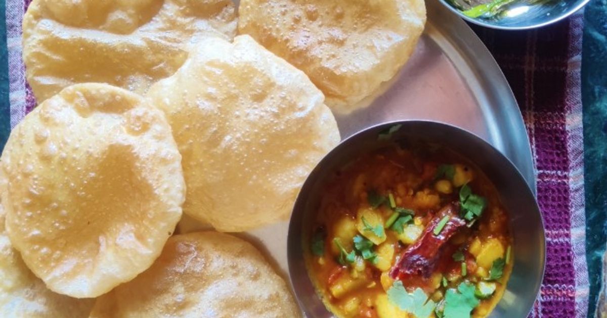 Aloo Bedmi Puri Recipe by Heenaba jadeja - Cookpad