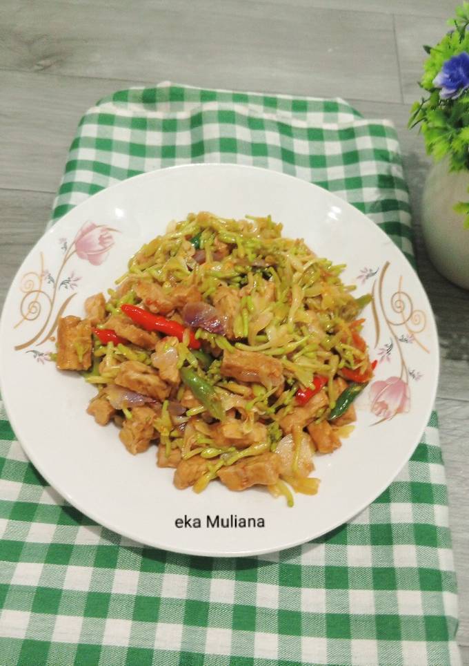 Resep Masak Tumis Bunga Pepaya Tempe oleh eka muliana - Cookpad