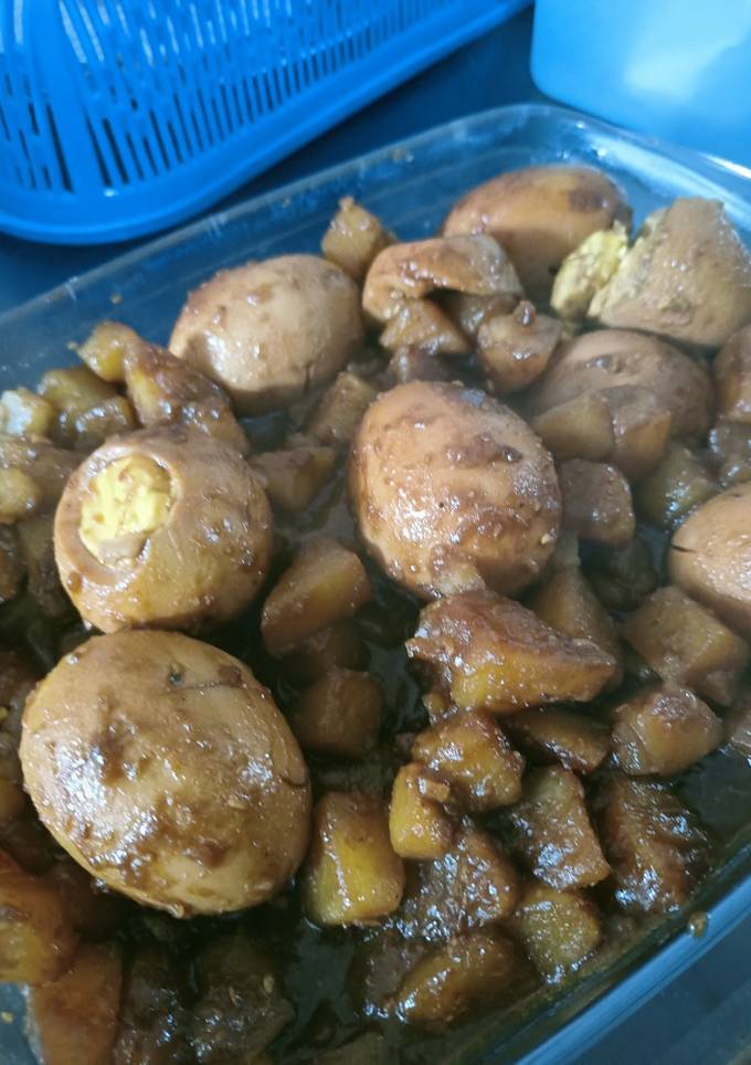 Resep Semur kentang dan telur simple oleh Soraya Yuliana - Cookpad