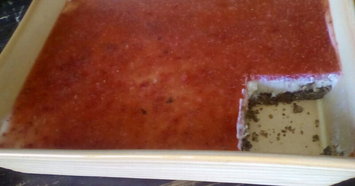 Vanilla Cheesecake With Strawberry Purée Topping Recipe by Thamsi ...