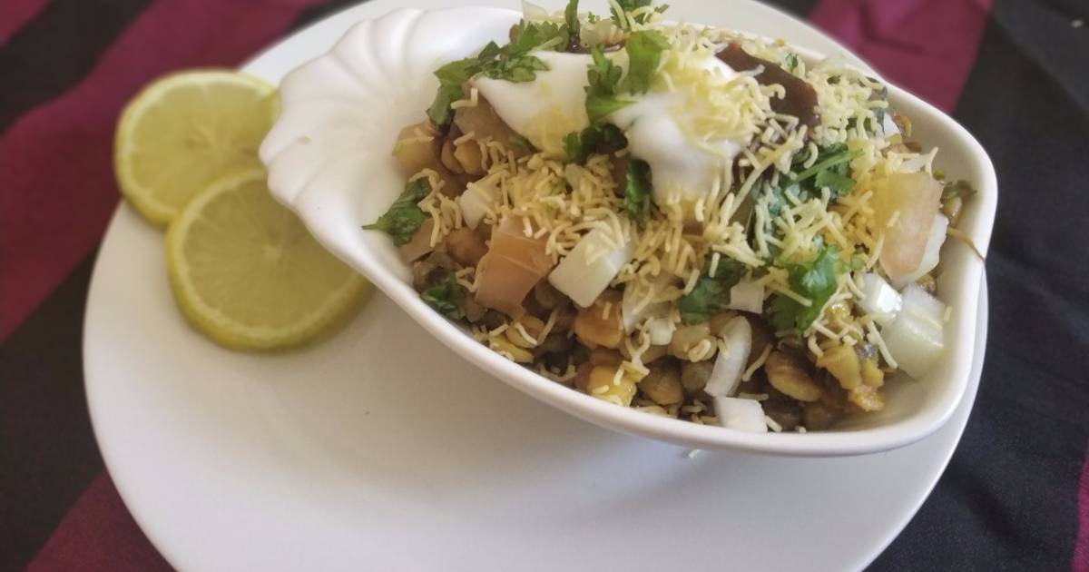 Green gram sprouts chat Recipe by Hanzala Khan - Cookpad