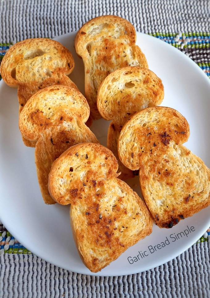 Resep Garlic Bread Super Simple Roti Home Made oleh Binti Sae - Cookpad