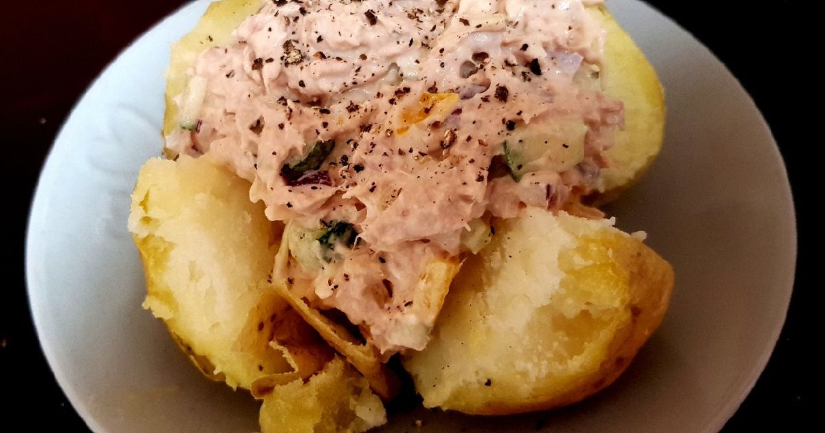 My Tuna Cheesy Salad Jacket Potato 😍 Recipe by Maureen 😀 - Cookpad