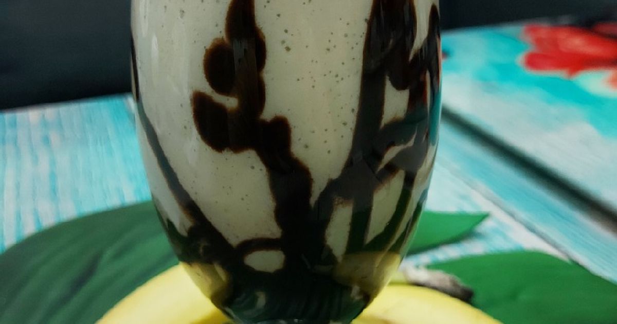 Funky Monkey Smoothie Recipe by Syeda Sarah Taha - Cookpad