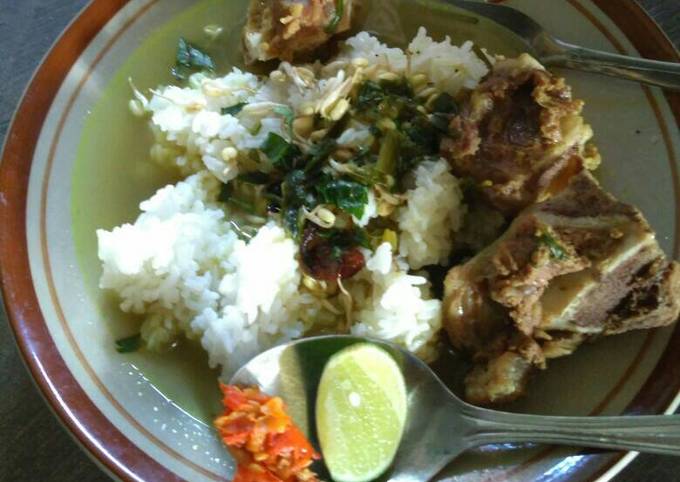 Resep Sop tulang sapi oleh Khusnul Timtam - Cookpad
