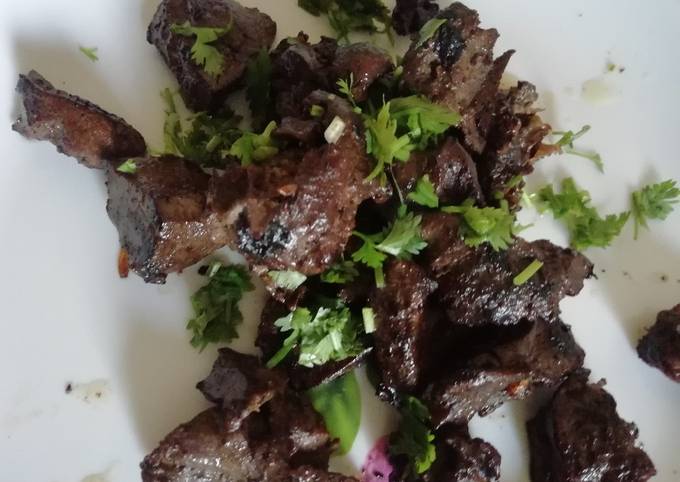 Pan fried liver #4weekschallenge Recipe by kei tarrus - Cookpad