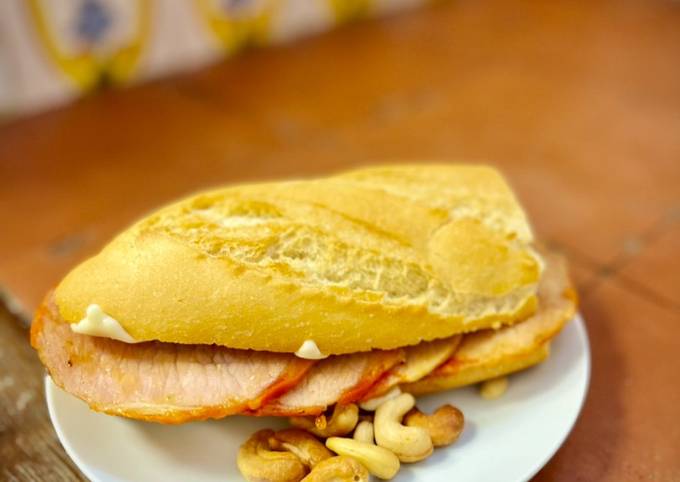 Bocata de lomo con queso y mahonesa Receta de Marieta - Cookpad