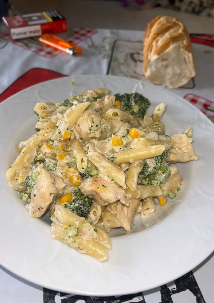 Pasta con brócoli Receta de Gisela Balbuena Ruiz- Cookpad