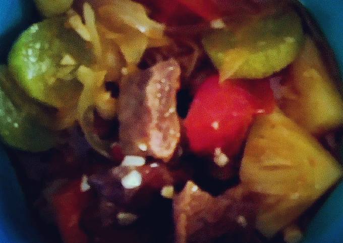 Resep Pad priew-wan moo: tumis asam manis Thai dengan nenas dan timun ...