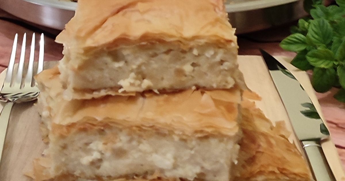 Τυρόπιτα με τραχανά και γαλοτύρι Συνταγή από τον/την Ελβίρα Νίνη Ντούνη ...