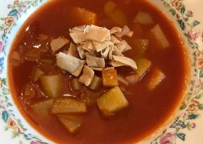 Sopa de chayotes en chile guajillo Receta de Mercedes Cossío- Cookpad