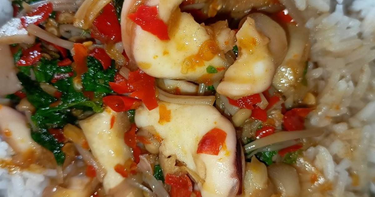 สูตร ผัดกระเพราปลาหมึกใส่เห็ดรวม โดย FreeuDD CTCT - Cookpad