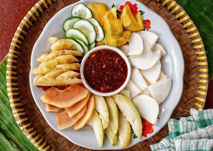 Resep Rujak Buah Bumbu Kacang oleh Nay's Kitchen - Cookpad