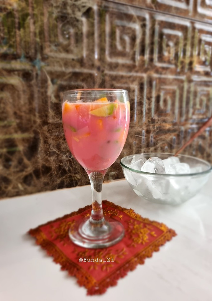 Resep 117. Es Buah Pink Lava oleh Bunda_Zi - Cookpad