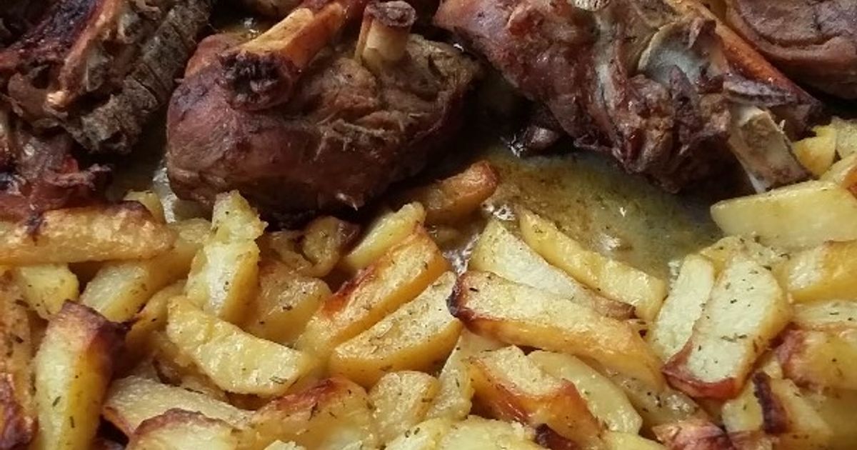 Κατσικάκι λεμονάτο στο φούρνο με μελωμένες πατάτες!!!!! Συνταγή από τον ...
