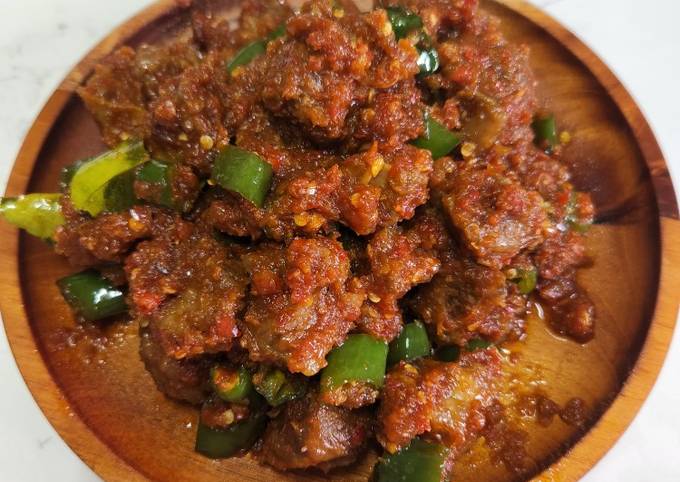 Resep Oseng daging sapi pedas oleh Listiyo Sari - Cookpad