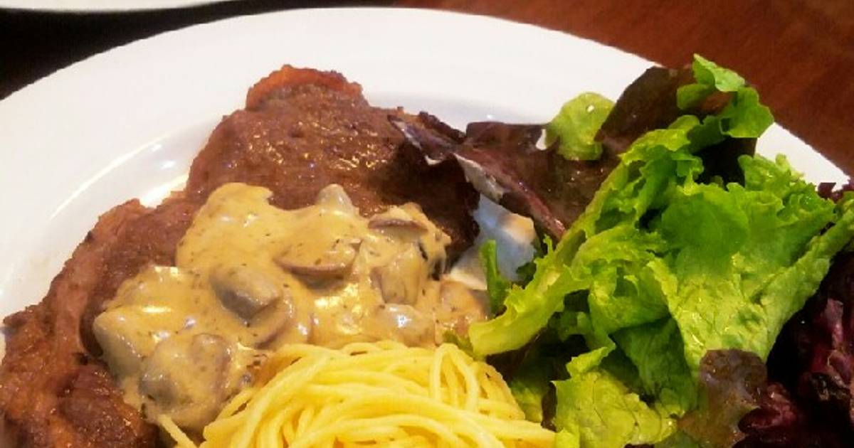Resep Sirloin steak with mushroom sauce oleh risa manda - Cookpad