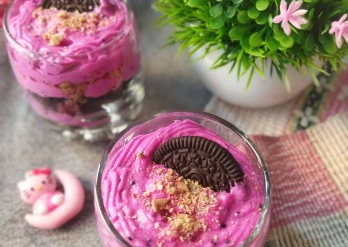 Resep Biskuit dengan Cream Buah Naga oleh Daniar - Cookpad