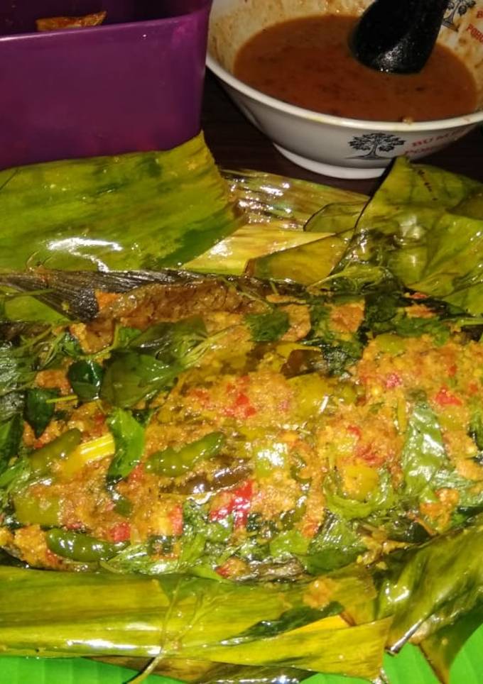 Resep Pepes ikan gurame ala restaurant sunda oleh Teh'Nduut - Cookpad