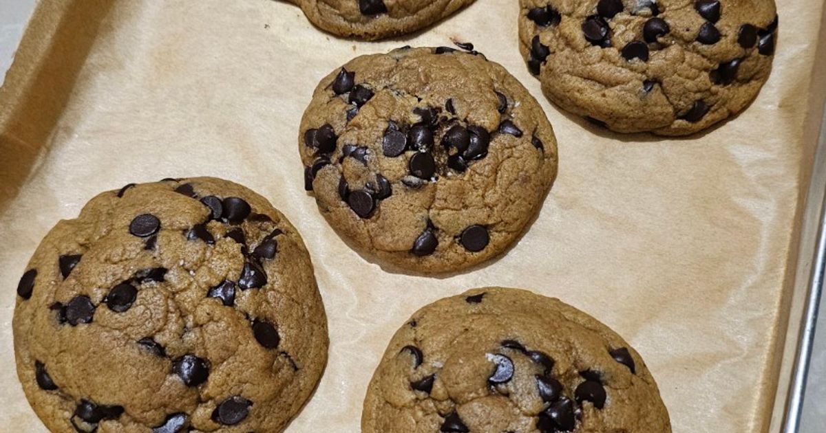Resep Chewy Jumbo Chocochip Cookies oleh Istorindra Izzhakazi - Cookpad
