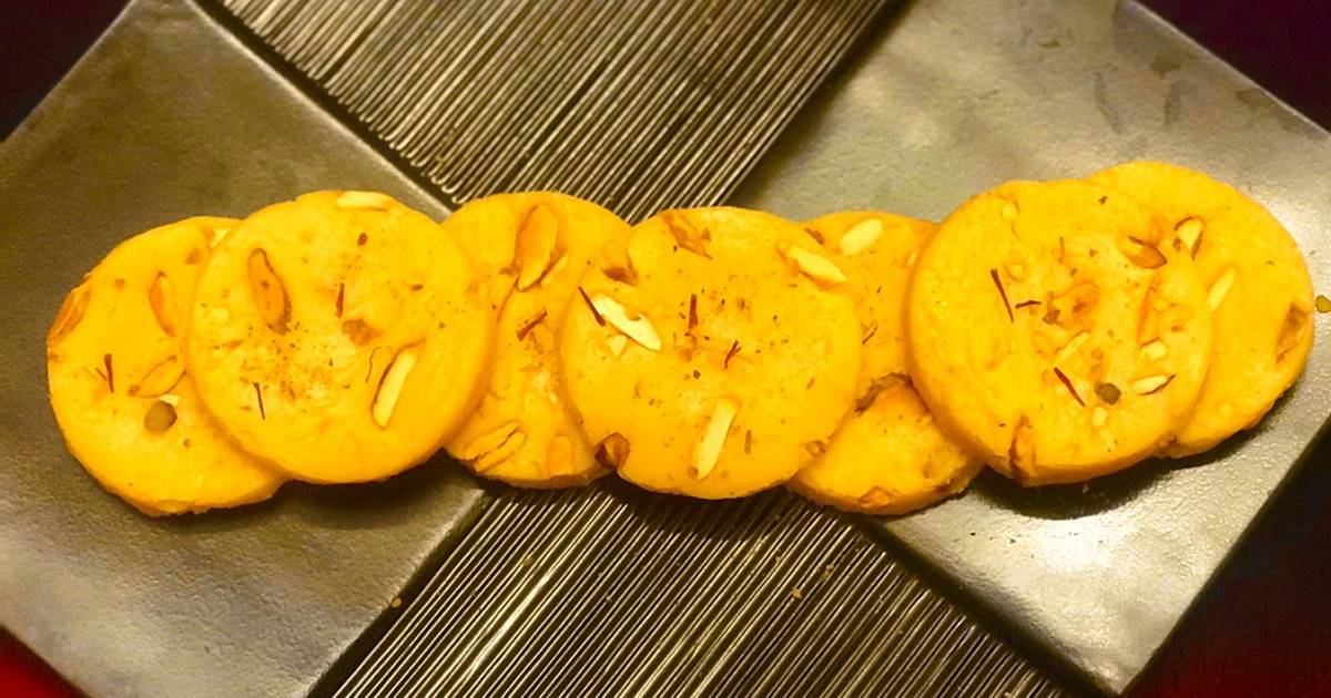 Mango Mawa Burfi Recipe by Rashmi Kapil Garg - Cookpad