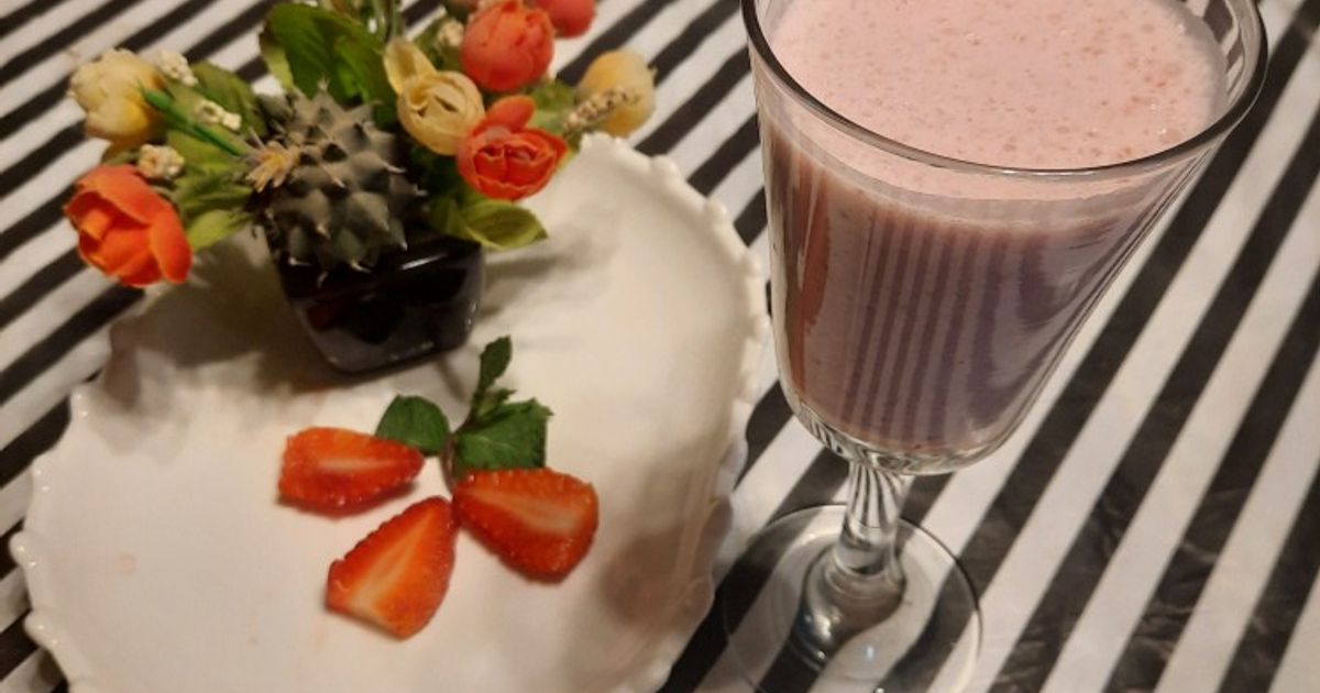 Mcdonalds Style Strawberry Shake Recipe by Zainab Aftab - Cookpad