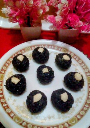 काले तिल के लड्डू रेसिपी बनाने की विधि in Hindi by Vandana Johri - Cookpad