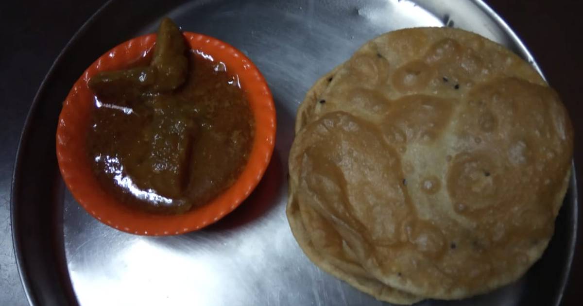 Chicken curry and puri Recipe by Nabamita ghosh - Cookpad
