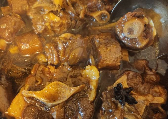 Resep Buntut sapi kecap oleh Listiyo Sari - Cookpad