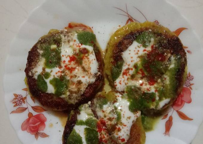 Aloo tikki chat Recipe by Ameya Bhat - Cookpad