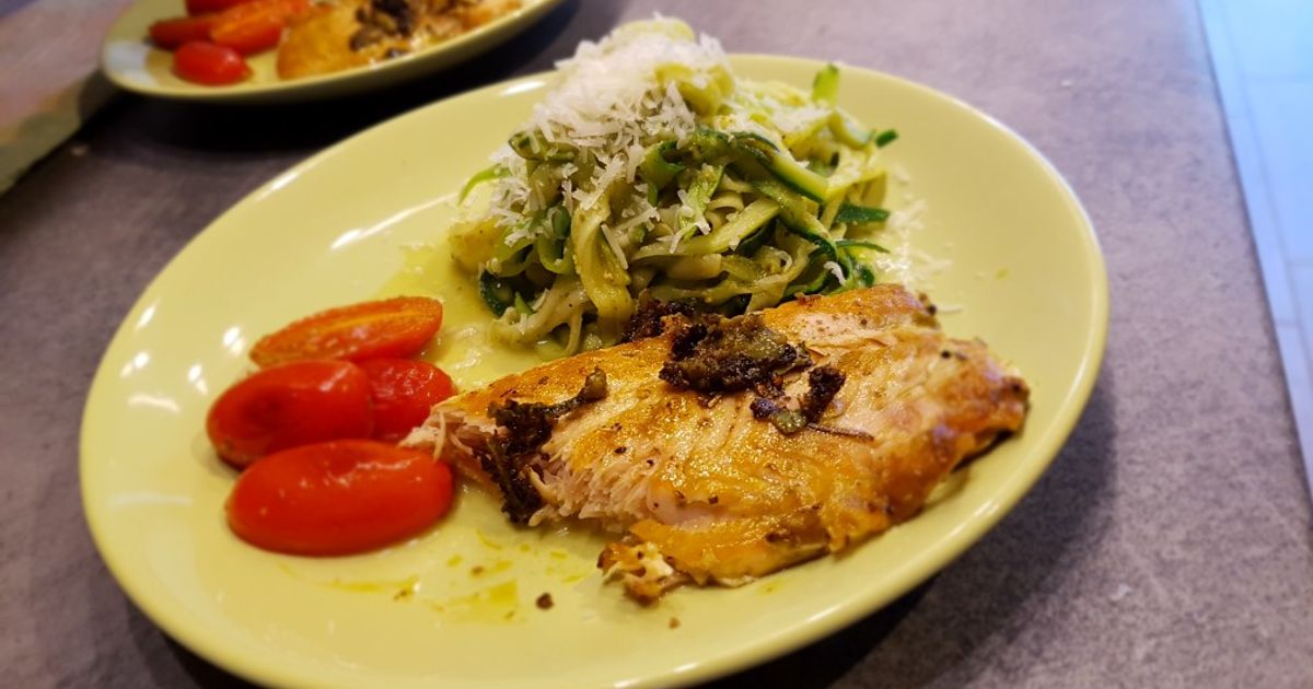 Pestos Courgetti Roston Lazaccal, Parmezánnal, Sült Parival | Király ...