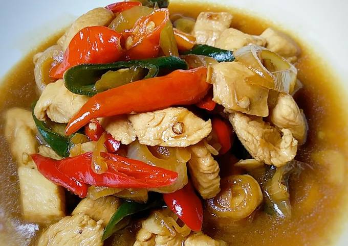 Resep Oseng Ayam Pedas oleh Tine Wahyudi - Cookpad