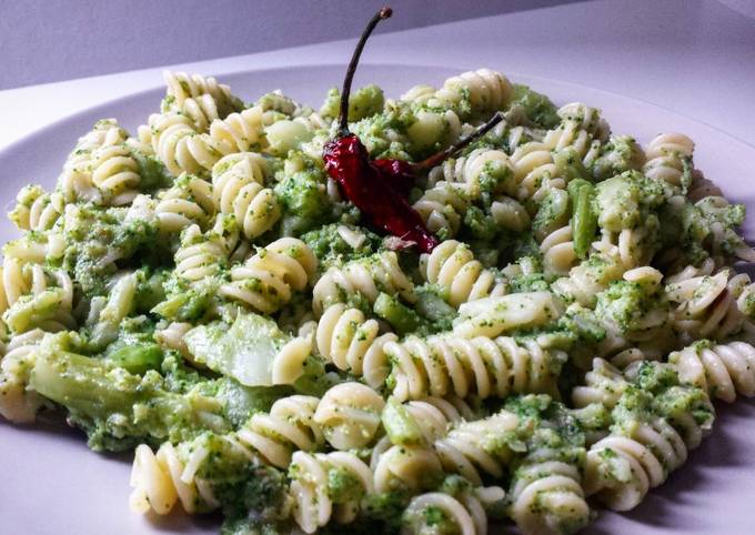 Ricetta Fusilli Broccoli, acciughe e peperoncino di salvobu - Cookpad