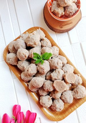 Resep Bakso Sapi Kenyal Banget 👍🏻(#Homemade D Best) oleh KasMira - Cookpad