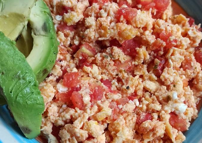 Huevos con tomate Receta de Julieta Luján- Cookpad