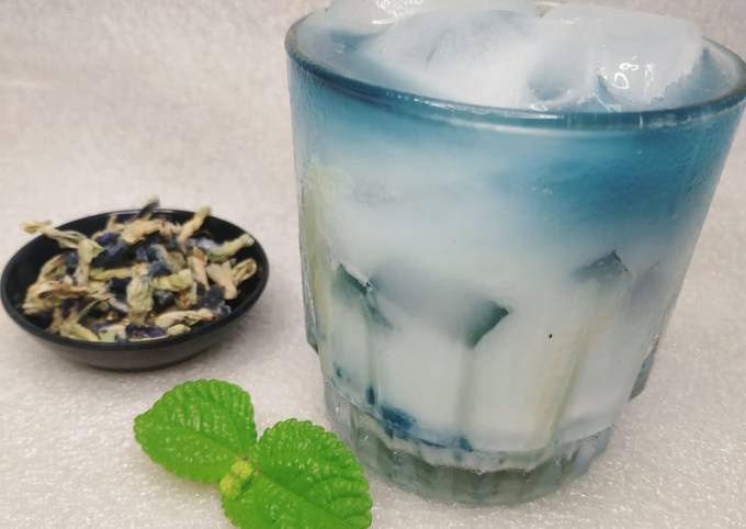 Resep Butterfly Pea Ocean Jelly (Blue Latte) oleh Bunda Athma - Cookpad
