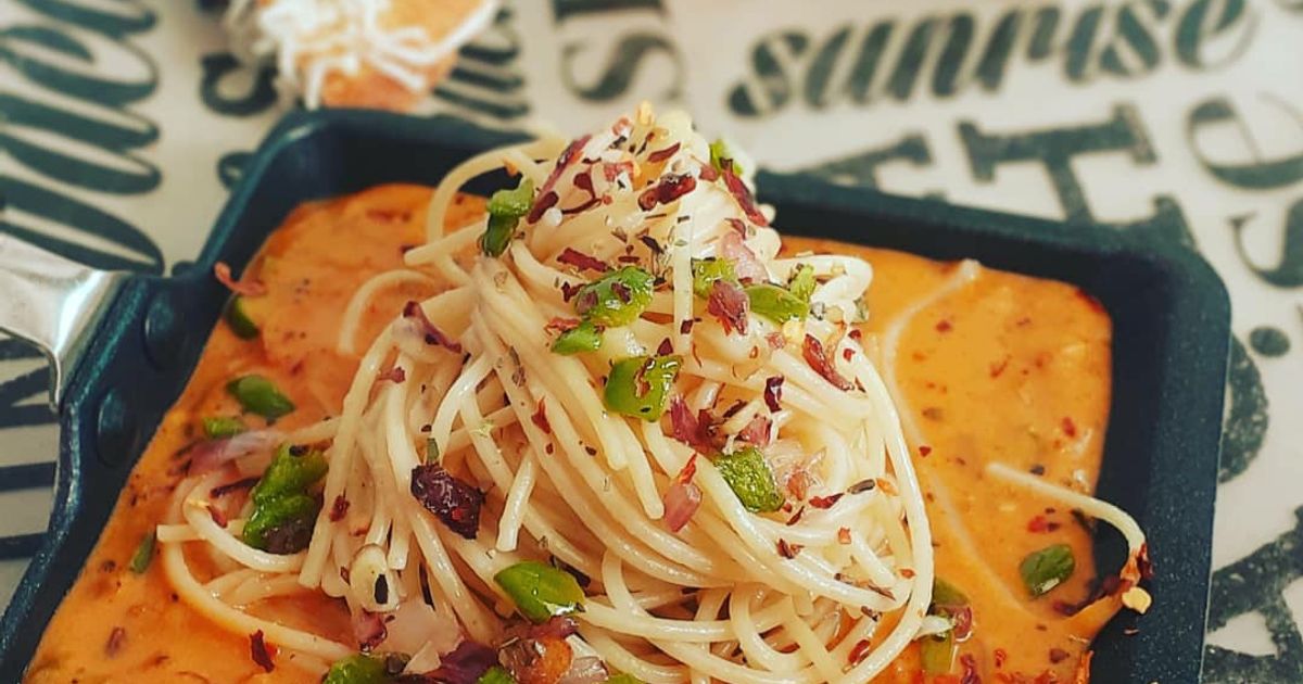 Garlic Burnt Spaghetti With Red Sauce Recipe by Shipra Gandhi - Cookpad