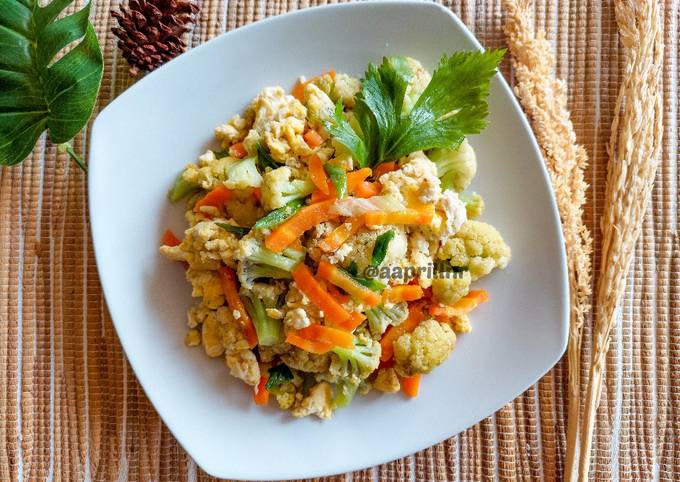 Resep Orak Arik Telur Kembang Kol oleh Aprilia Rahma ️ - Cookpad