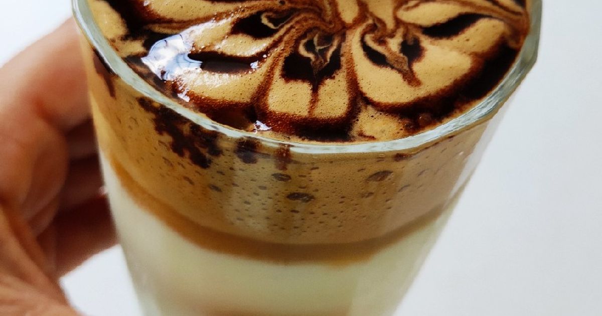 Dalgona Coffee Recipe by Adarsha Mangave - Cookpad